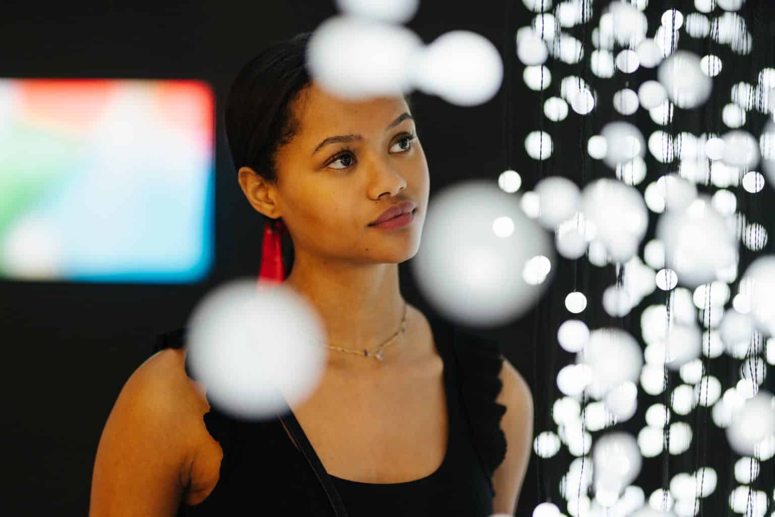 Beryl Cook: The Beloved British Artist Who Captured Life’s Joyful ...